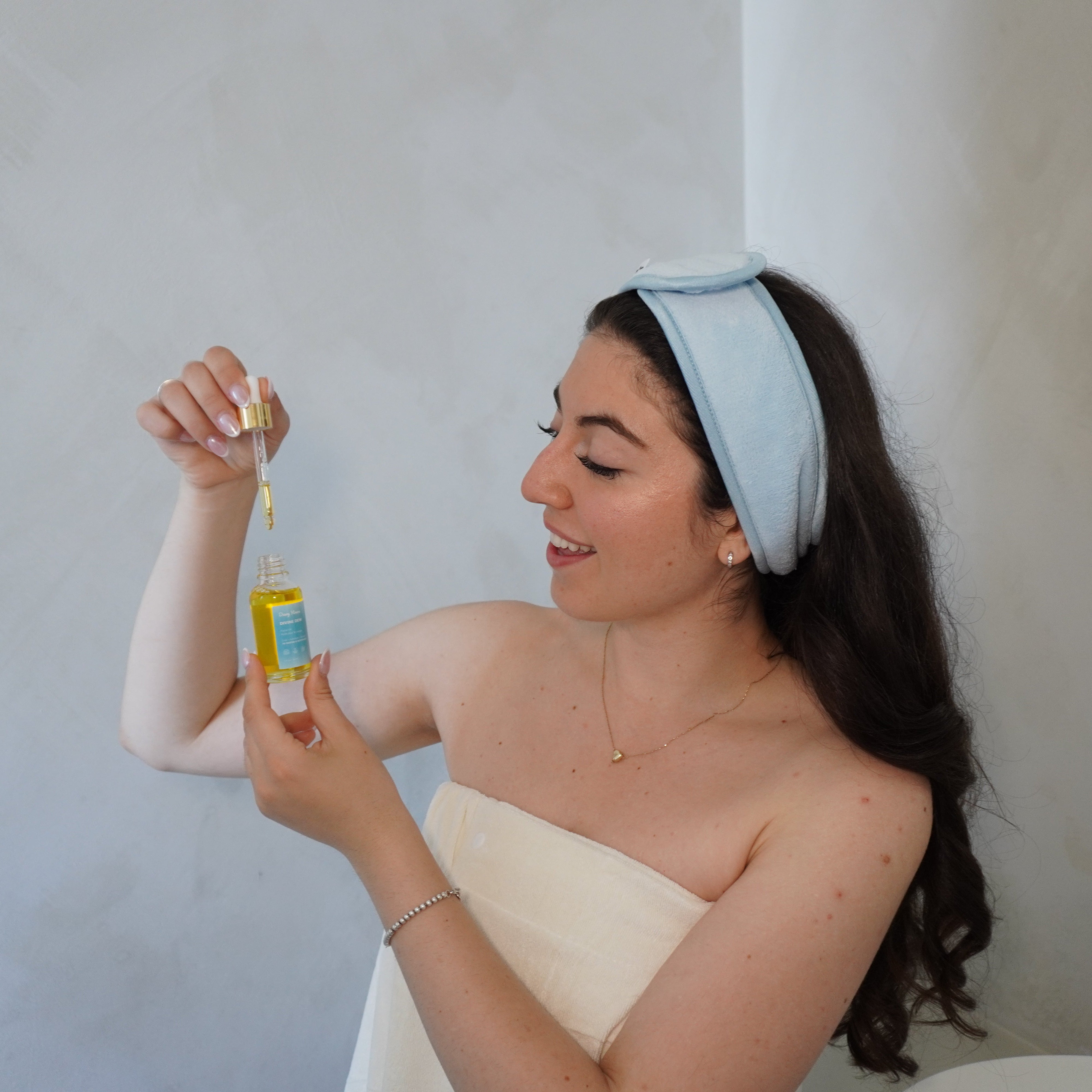 Divine Dew Facial Oil – Dewy Hours